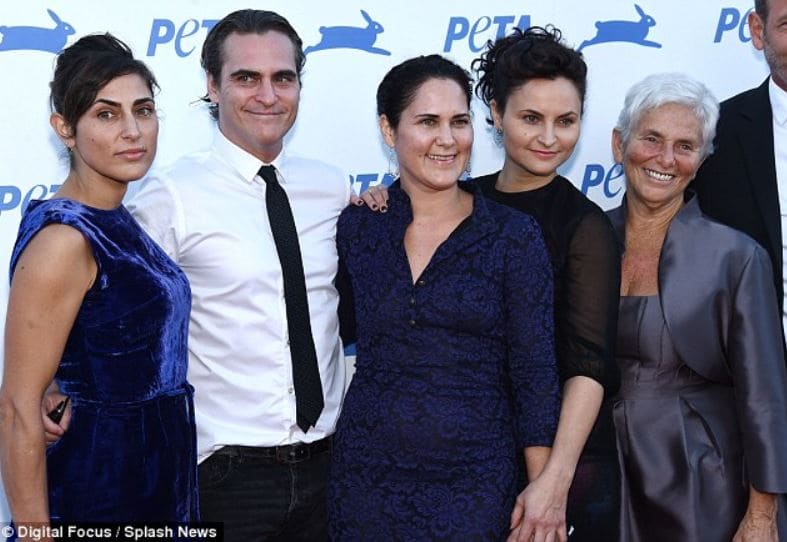 Jodean Bottom (Joaquin Phoenix's Sister) Age, Husband, Wiki, Bio, Net ...