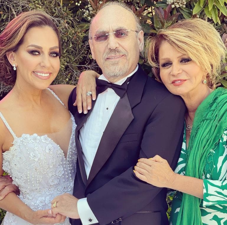 Shally Zomorodi Age, Husband, Surgery, Nationality, Salary, Wiki, Bio ...