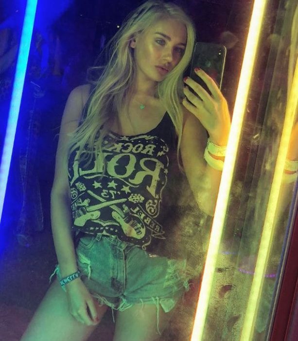 Bethany Lily April Age, Boyfriend, Surgery, Stats, Height, Wiki, Bio ...