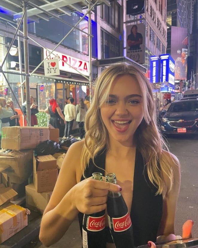 Who is Isabel Gravitt? Age, Height, Parents, Boyfriend, Wiki, Bio, Net ...