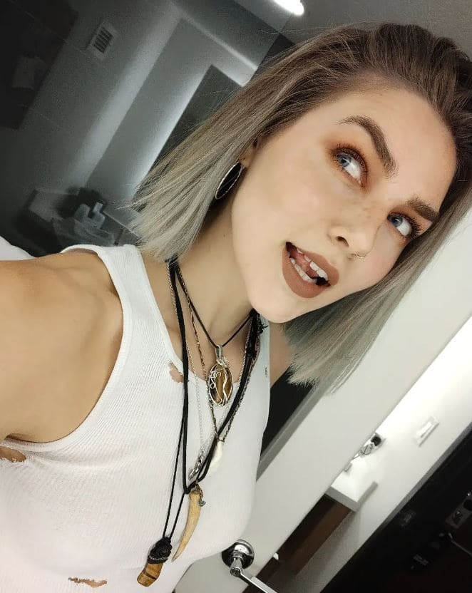 Who is Zyra Gorecki? Age, Height, Boyfriend, Leg, Family, Wiki, Bio ...