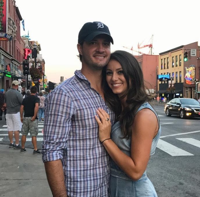 Who is Lauren Jbara? Age, Height, Boyfriend, Family, Wiki, Bio, Net ...